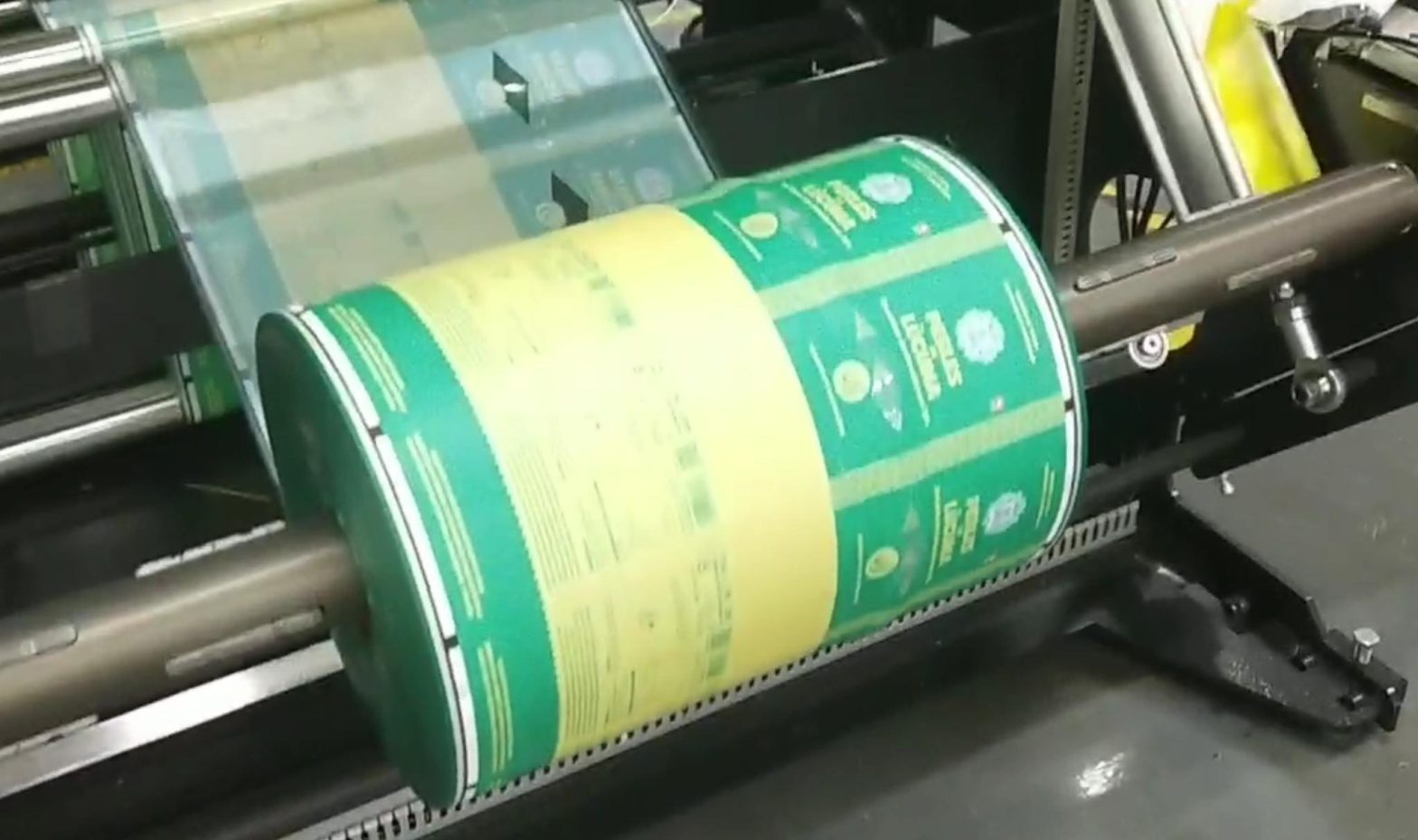 How is the roll film made into bags? - Gozeniths